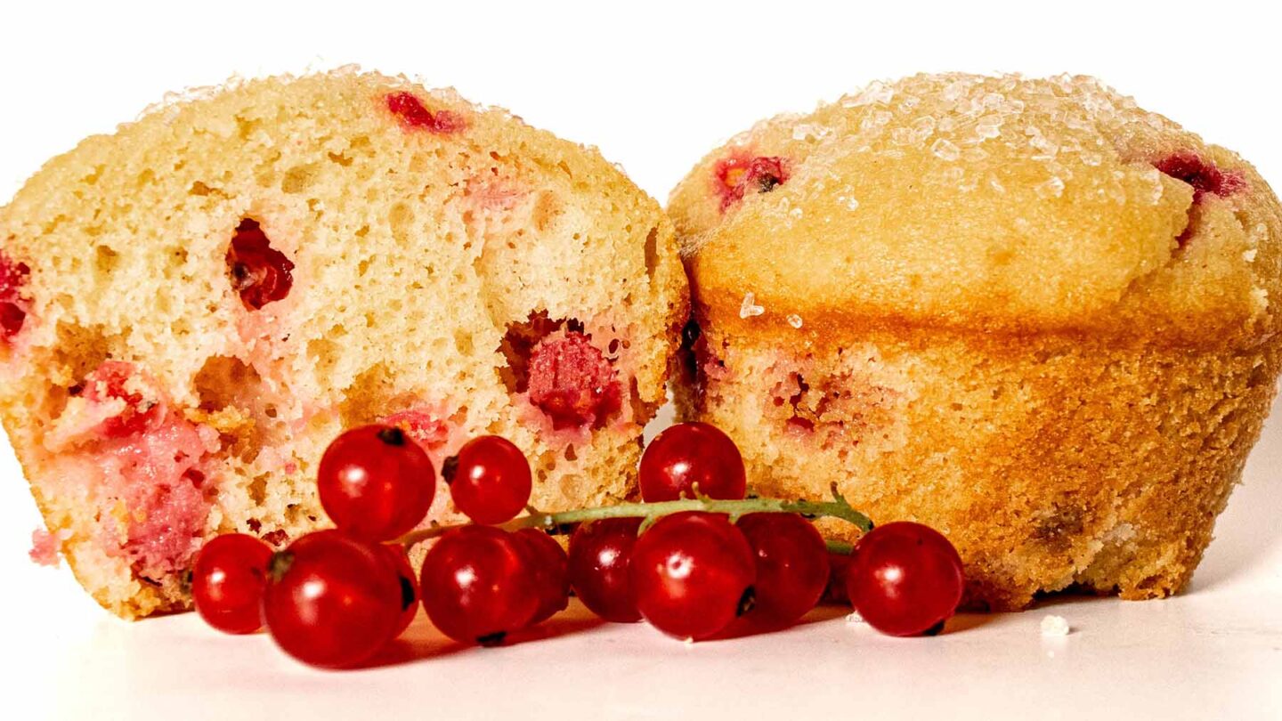 Red currant muffins - Ask the Food Geek